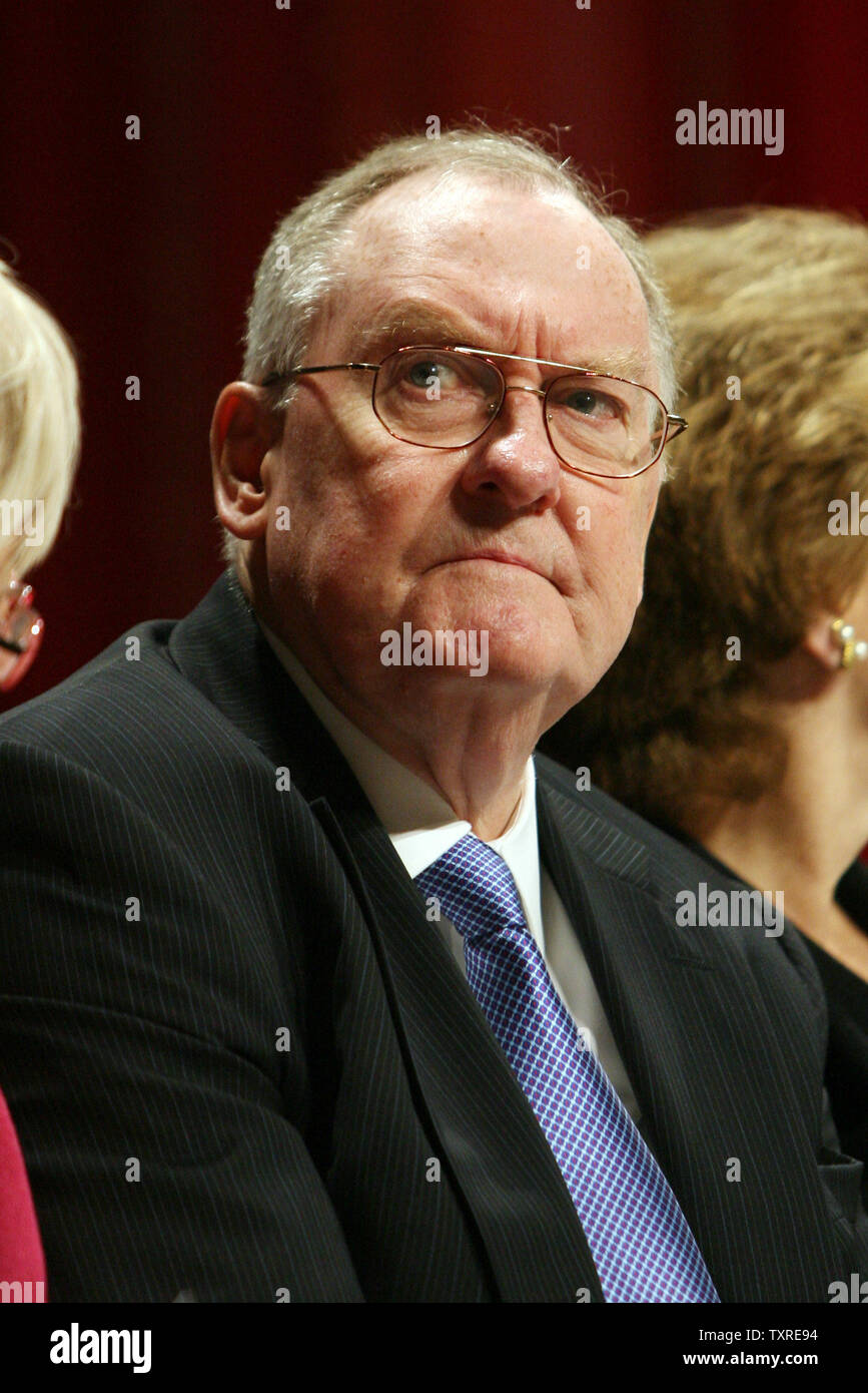 Former Illinois Governor Jim Thompson scans the crowd during ...