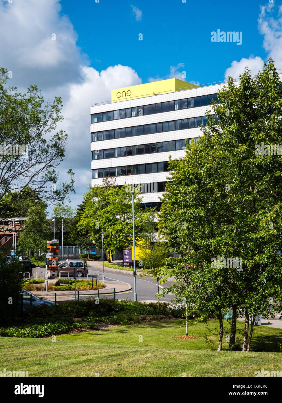 Town centre bracknell berkshire hi-res stock photography and images - Alamy