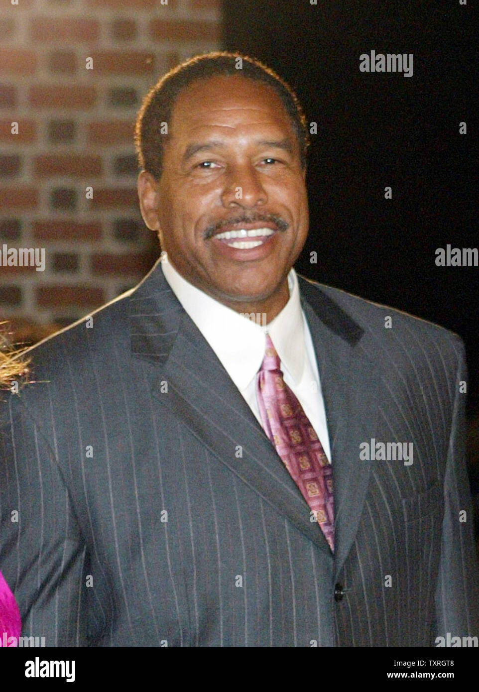 Baseball Hall of Famer Dave Winfield smiles for the cameras as he ...