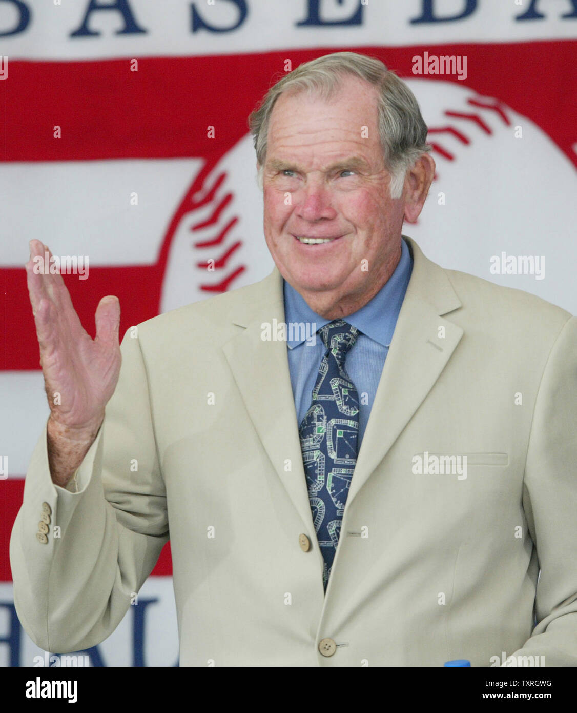 Baseball Hall of Famer Robin Roberts waves as he is introduced before ...