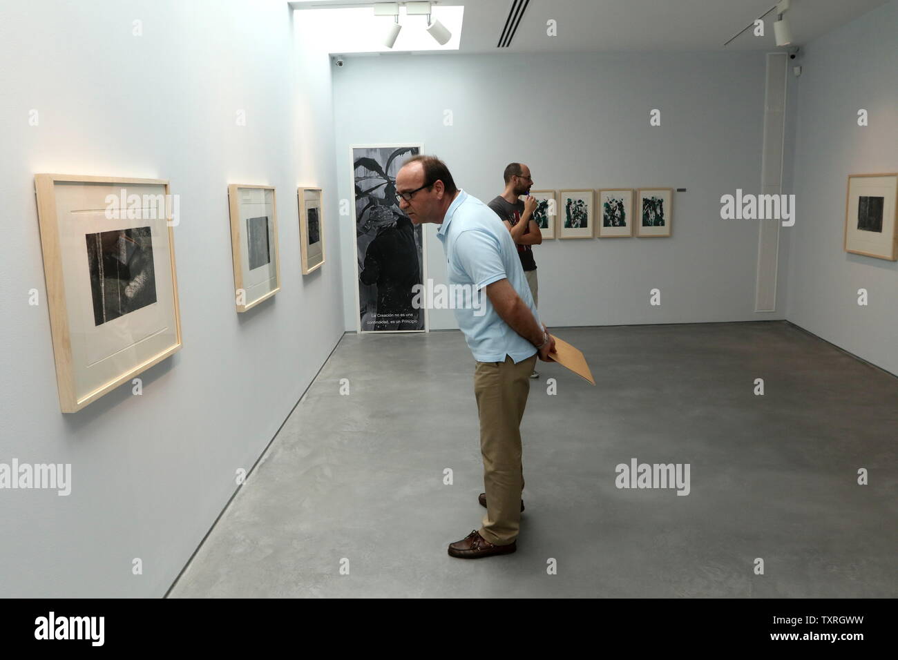 Henrymoore hi-res stock photography and images - Alamy