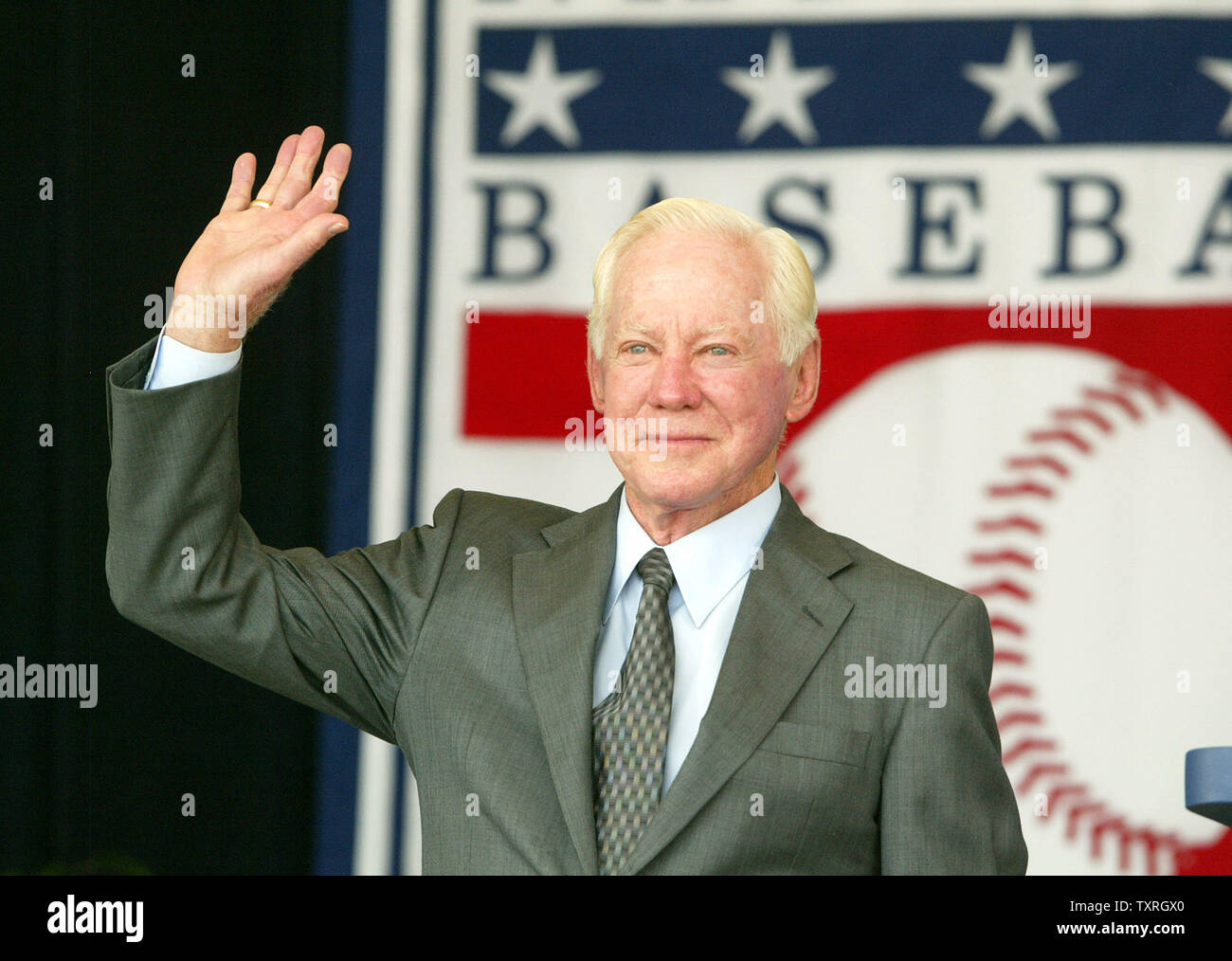 Baseball Hall of Famer Whitey Ford waves as he is introduced before the ...