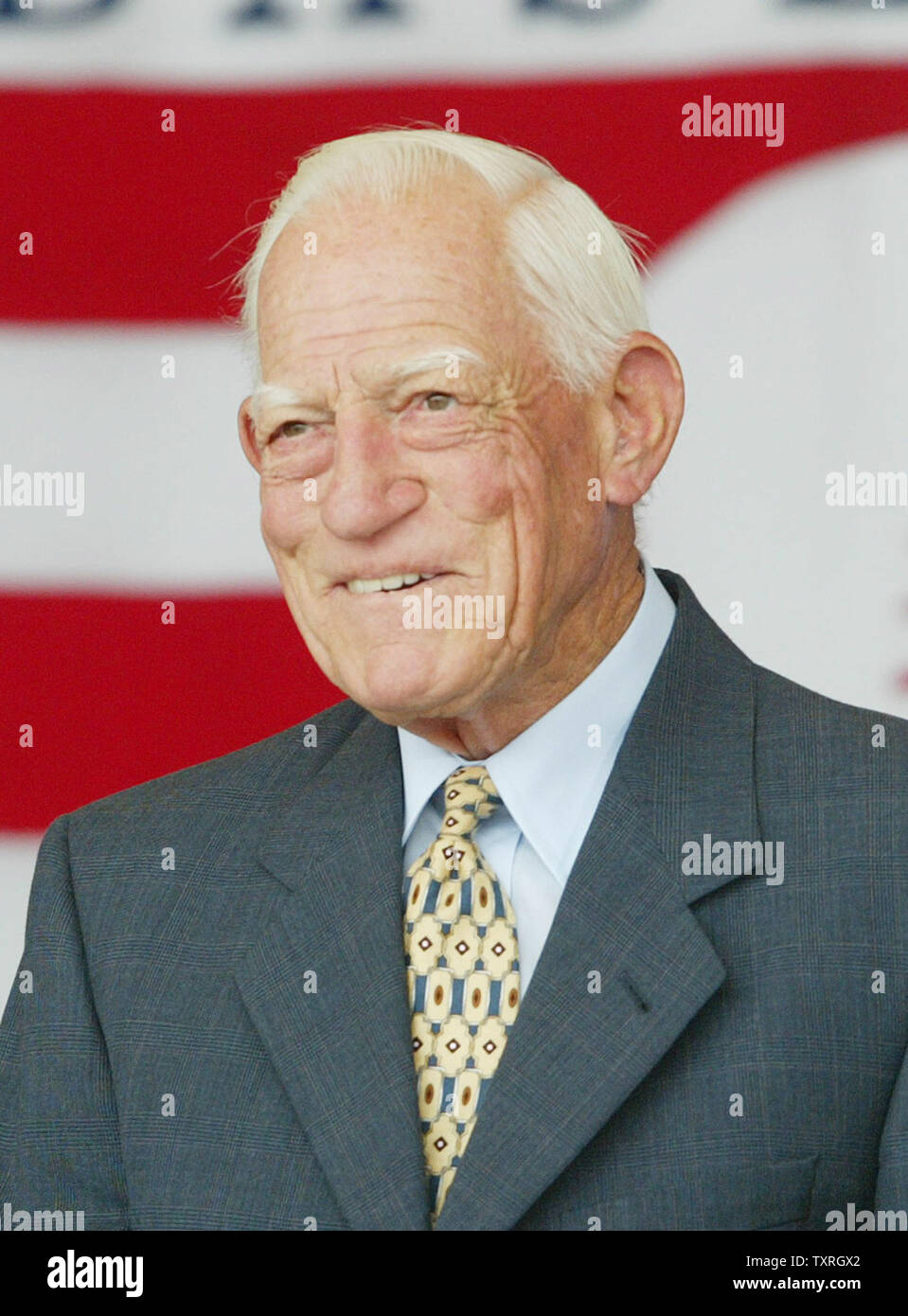 Baseball Hall of Famer Sparky Anderson smiles as he is introduced ...
