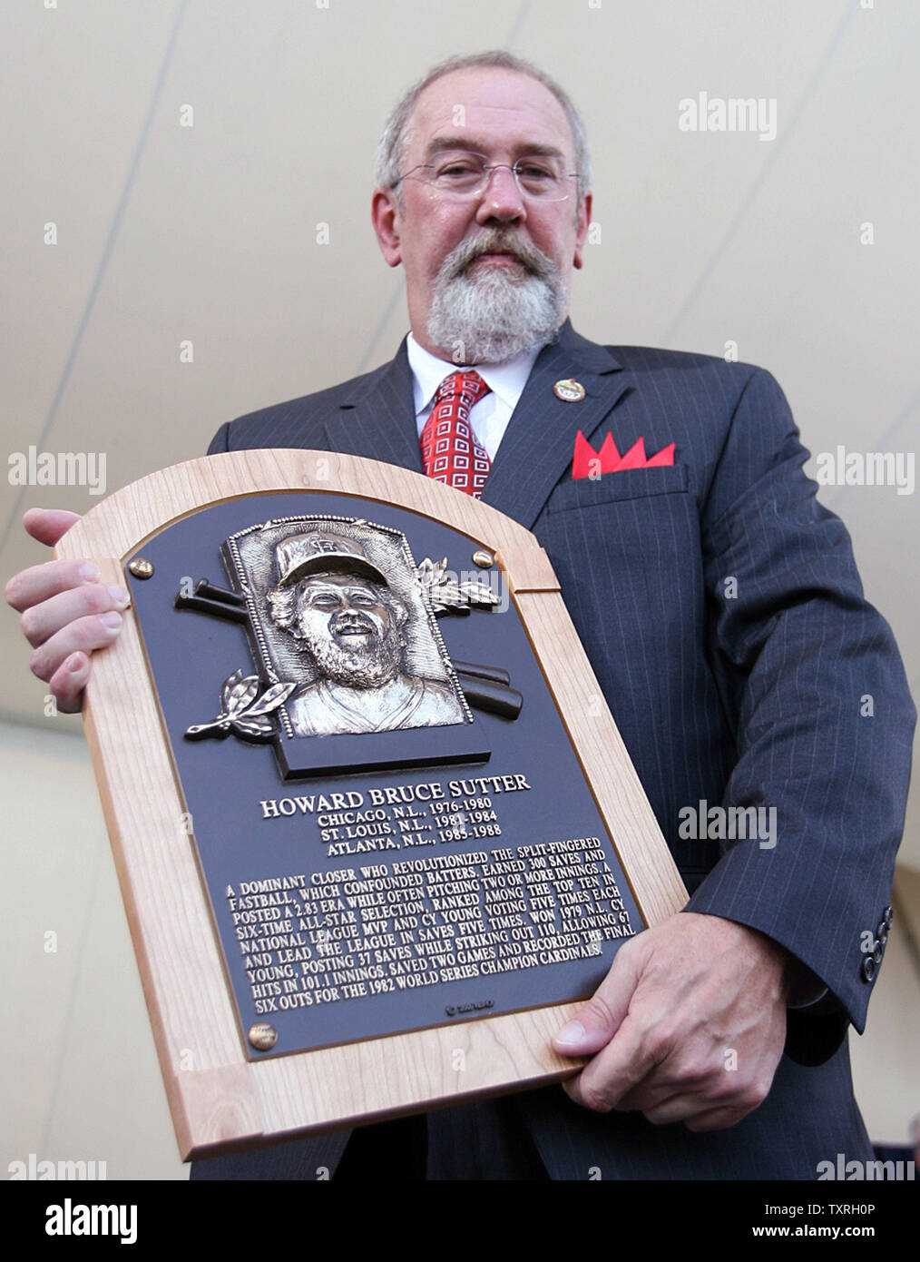 Newest cardinals hi-res stock photography and images - Alamy