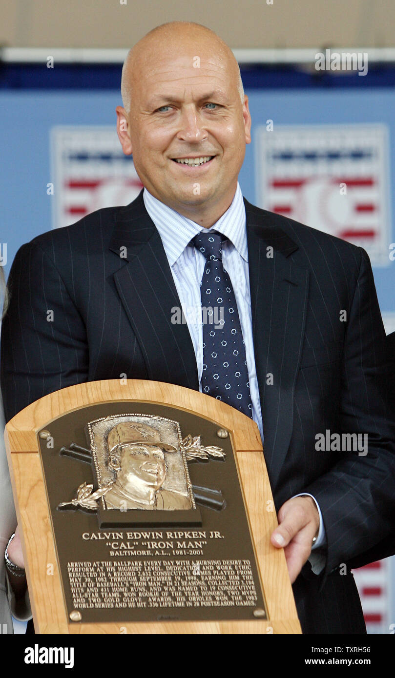 Photo of cal ripken jr hi-res stock photography and images - Alamy