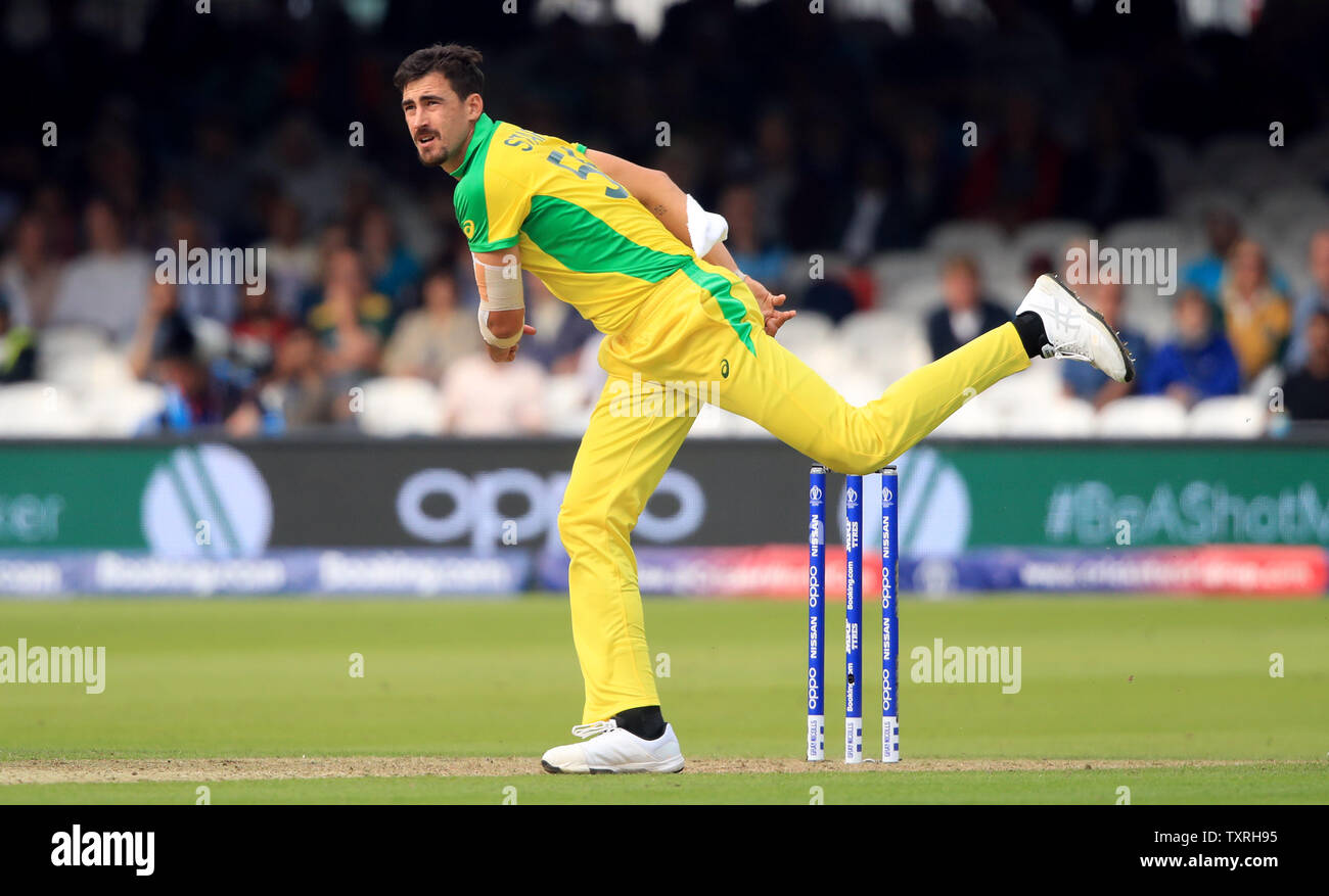 Australias mitchell starc bowls hi-res stock photography and images - Alamy