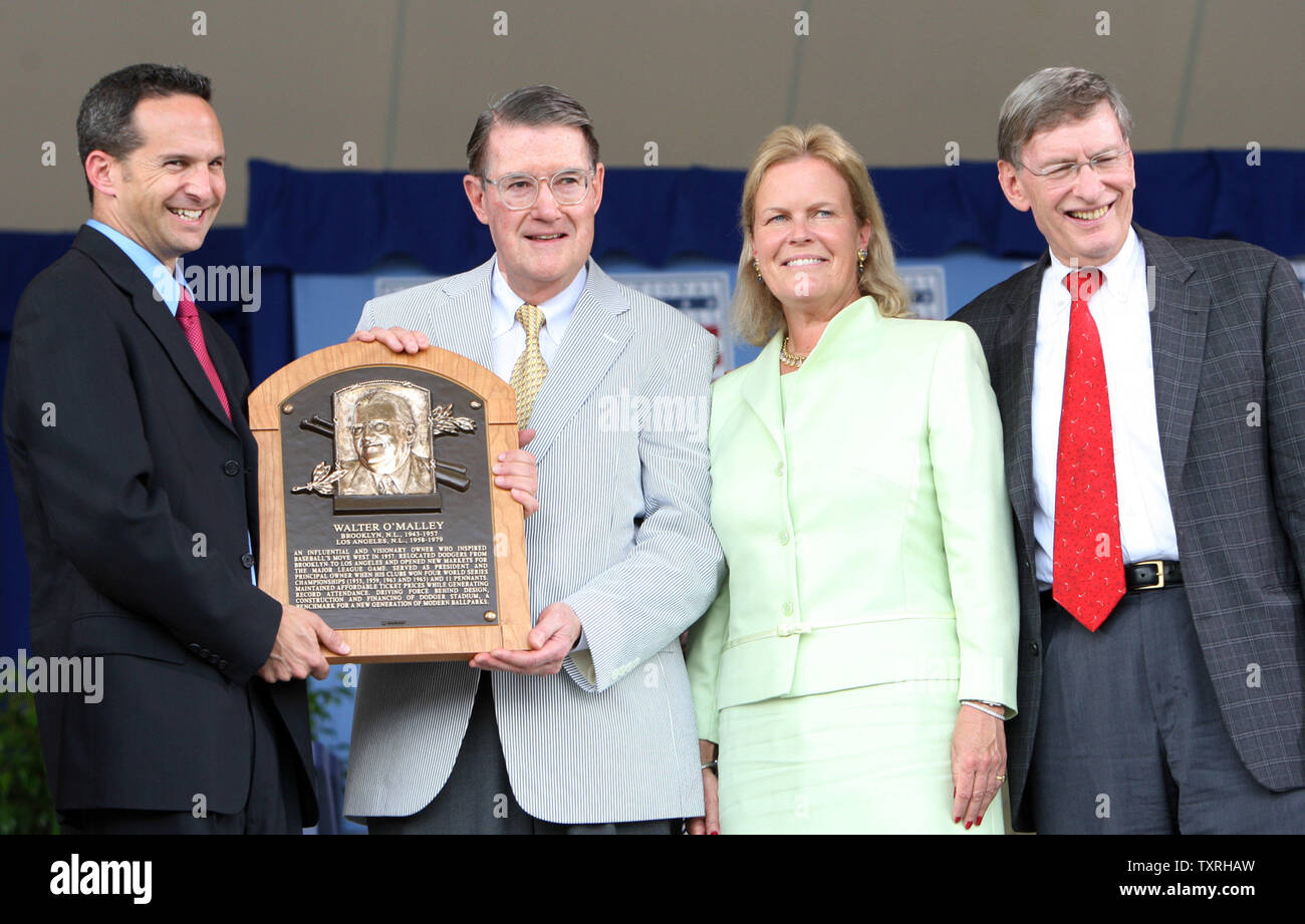 Father bill o’malley hi-res stock photography and images - Alamy