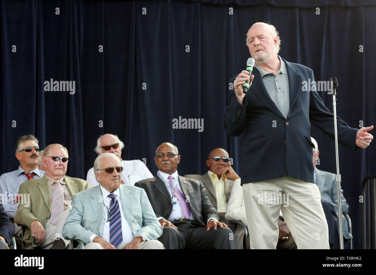 Look mickey hi-res stock photography and images - Alamy