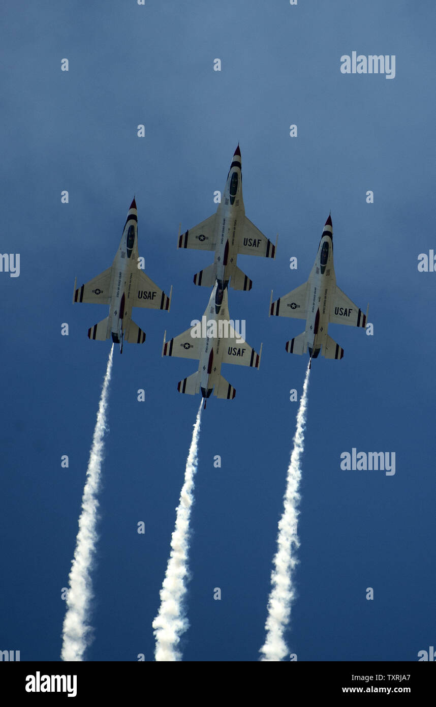 The USAF "Thunderbirds perform aerial maneuvers at the Wings over ...
