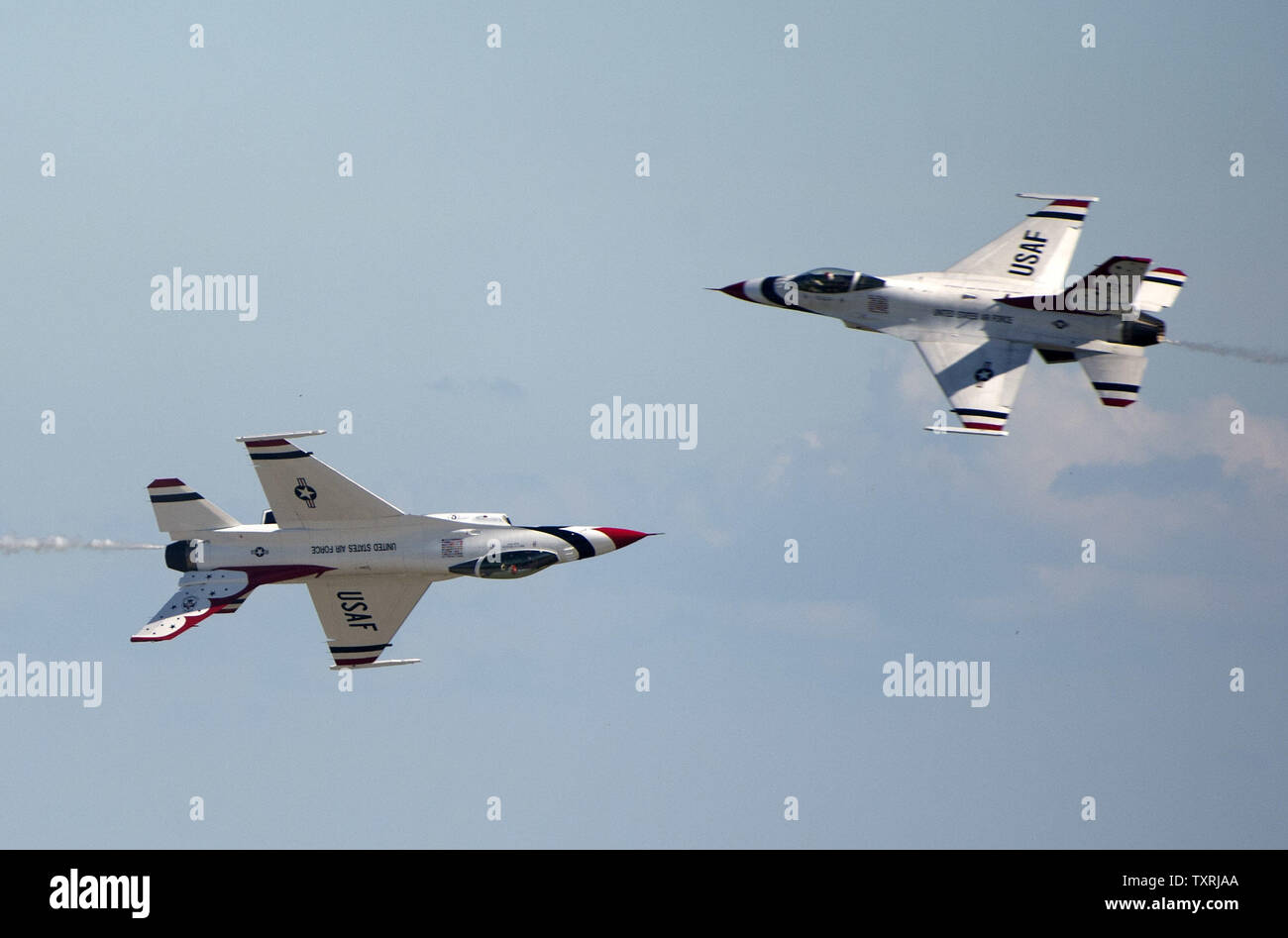 The USAF "Thunderbirds perform aerial maneuvers at the Wings over ...
