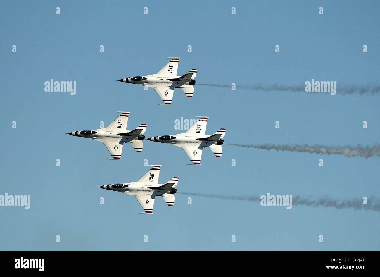 The USAF "Thunderbirds perform aerial maneuvers at the Wings over ...
