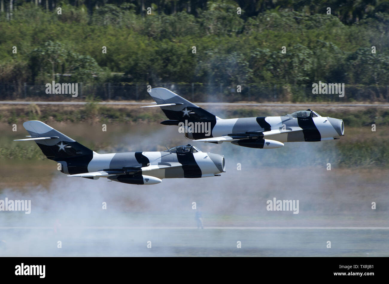 The Black Diamonds perform aerial maneuvers at the Wings over Homestead ...