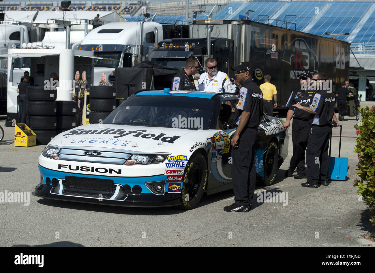 Nascar pit crews hi-res stock photography and images - Alamy
