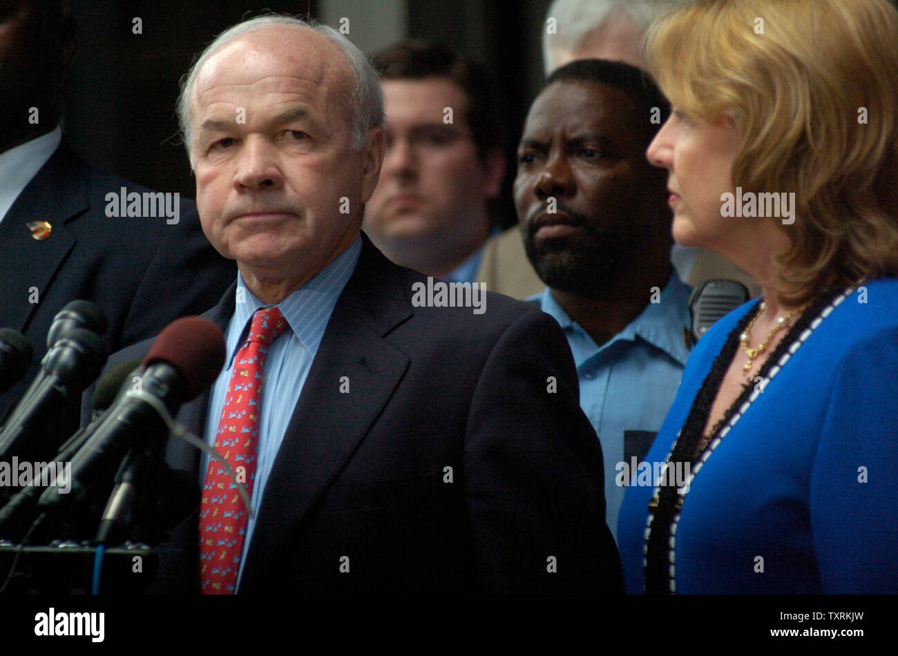 Former Enron CEO Ken Lay addresses the media next to his wife Linda ...