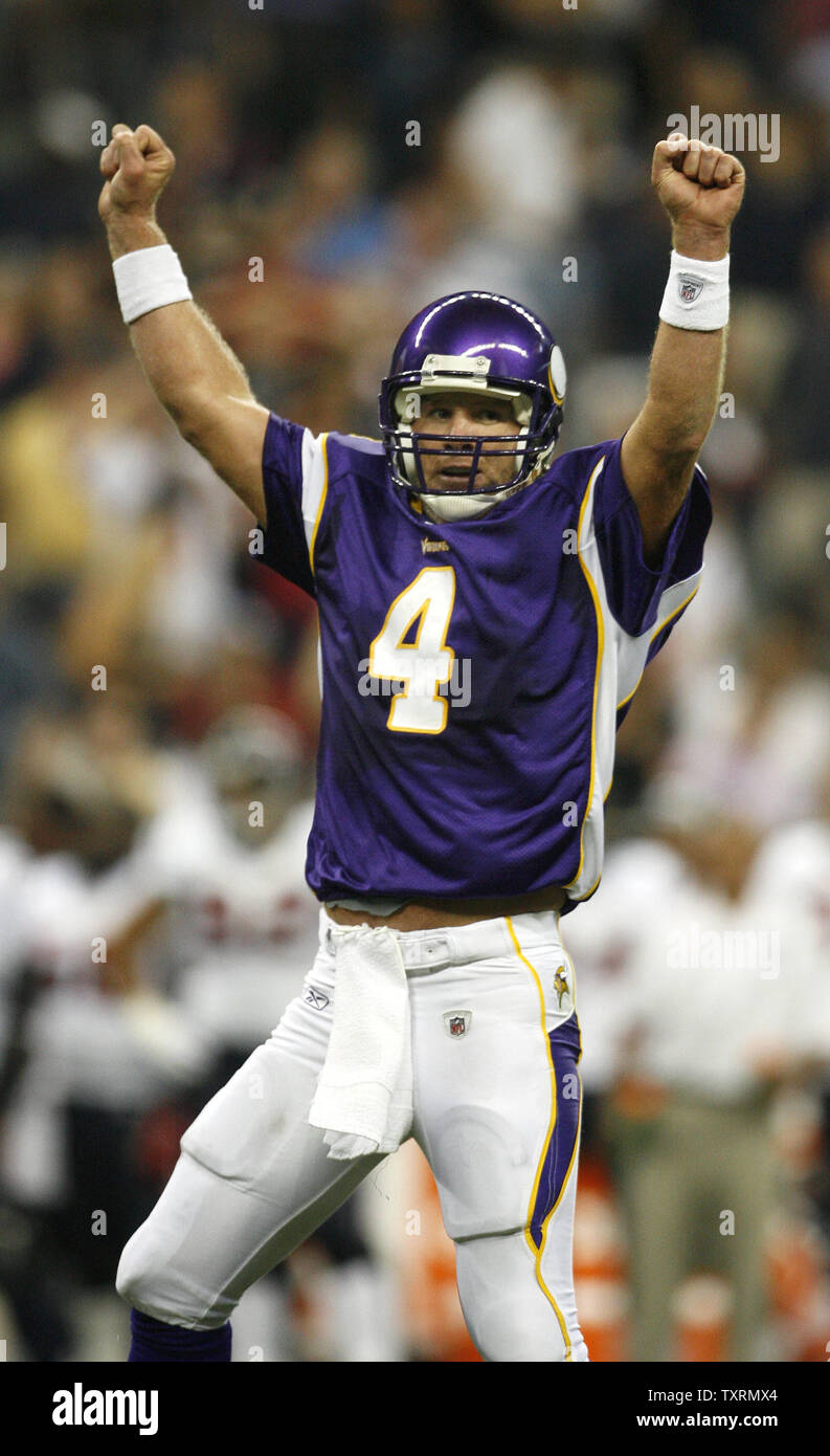 Brett favre 2009 hi-res stock photography and images - Alamy