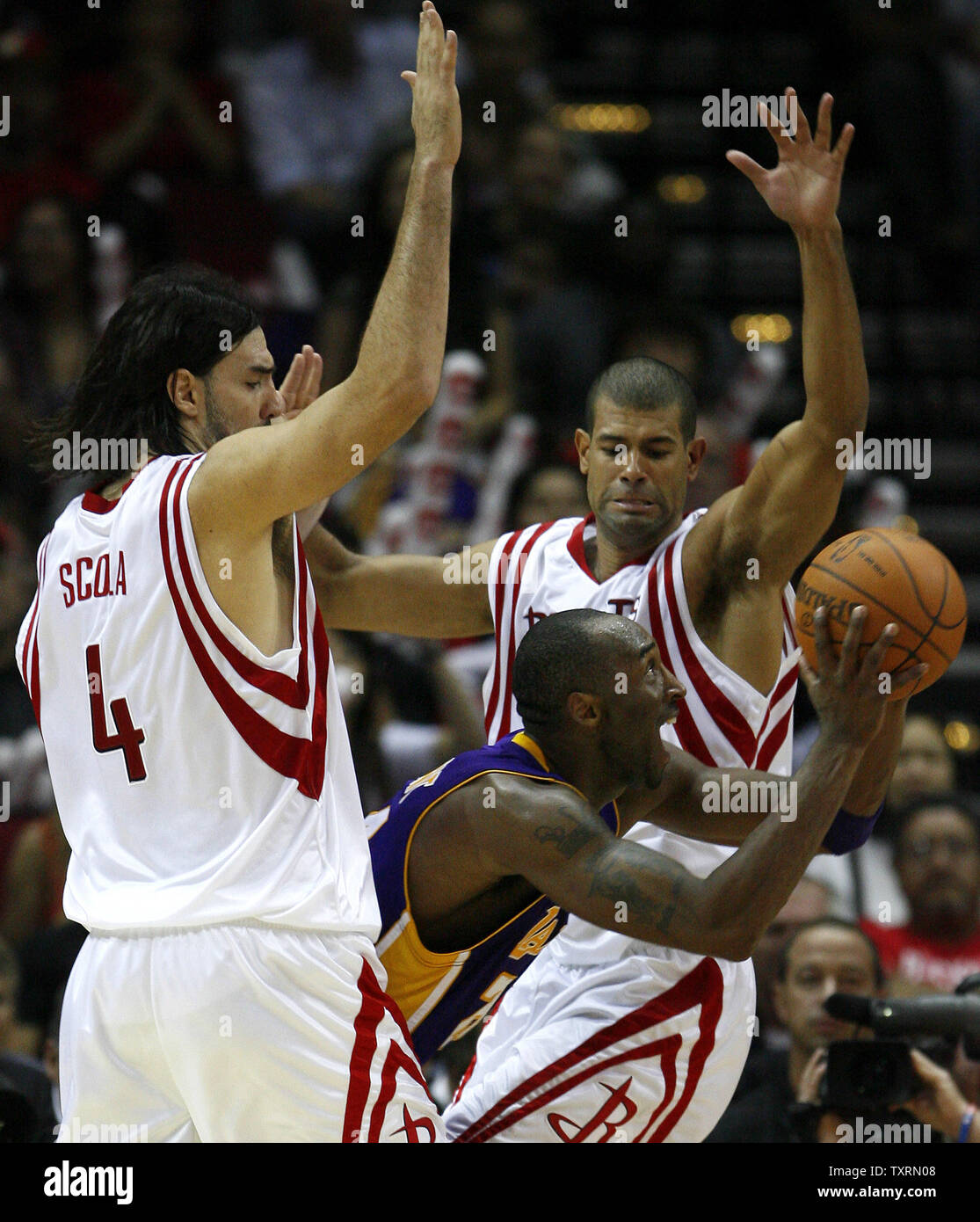 Kobe bryant shoot hi-res stock photography and images - Alamy