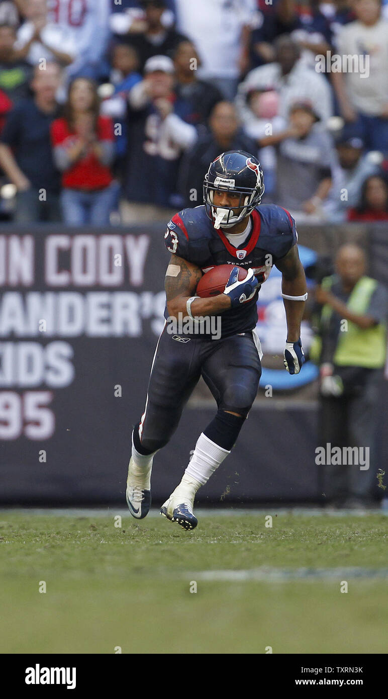 Aaron foster hi-res stock photography and images - Alamy