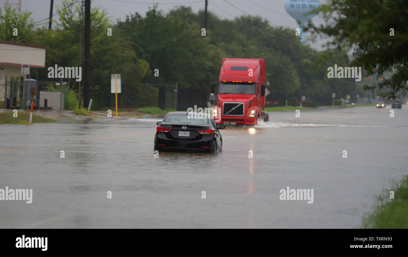 Houstonians drive through high water as Hurricane Harvey was downgraded ...