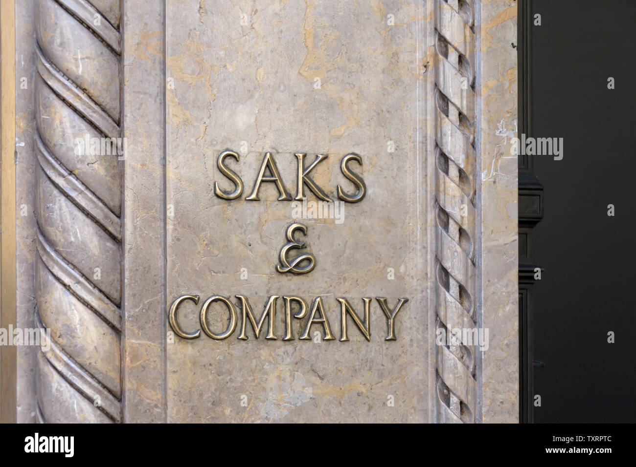 Saks fifth avenue logo hi-res stock photography and images - Alamy