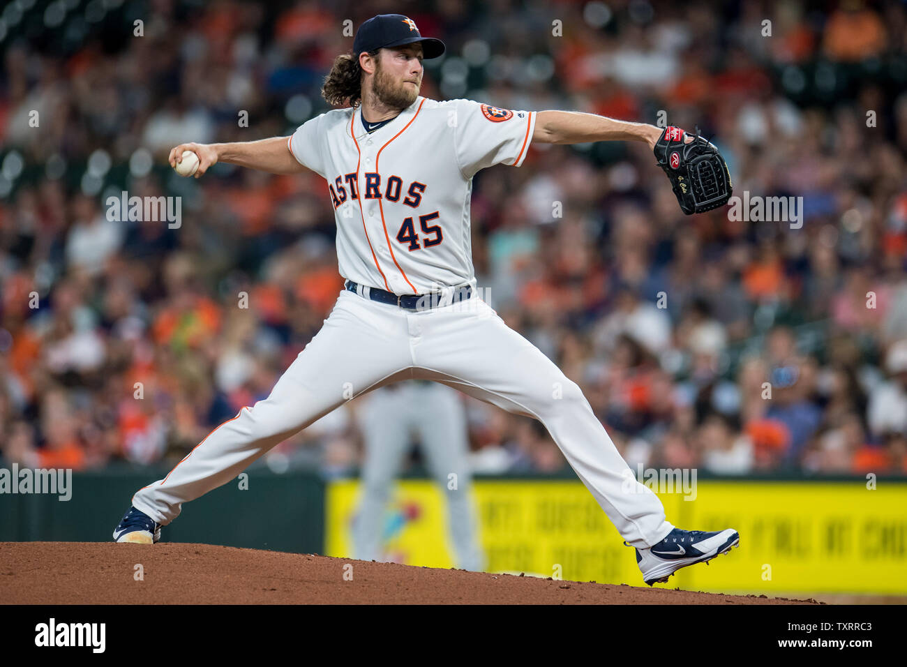 Houston Astros starting pitcher Gerrit Cole pitches against the Chicago ...