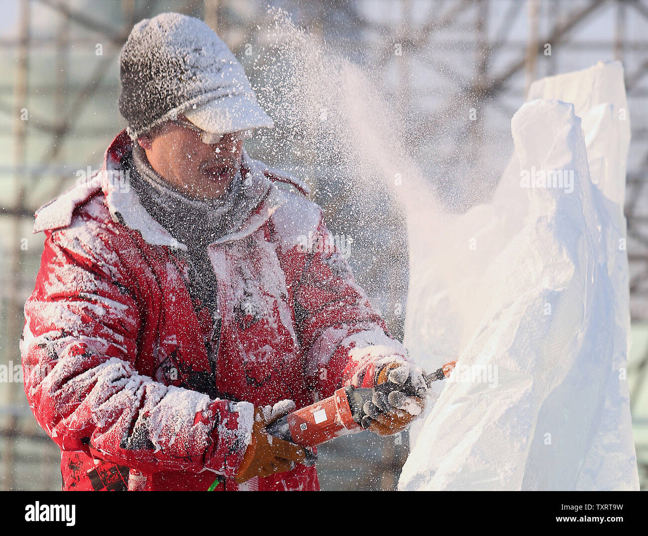 Major carver hi-res stock photography and images - Alamy