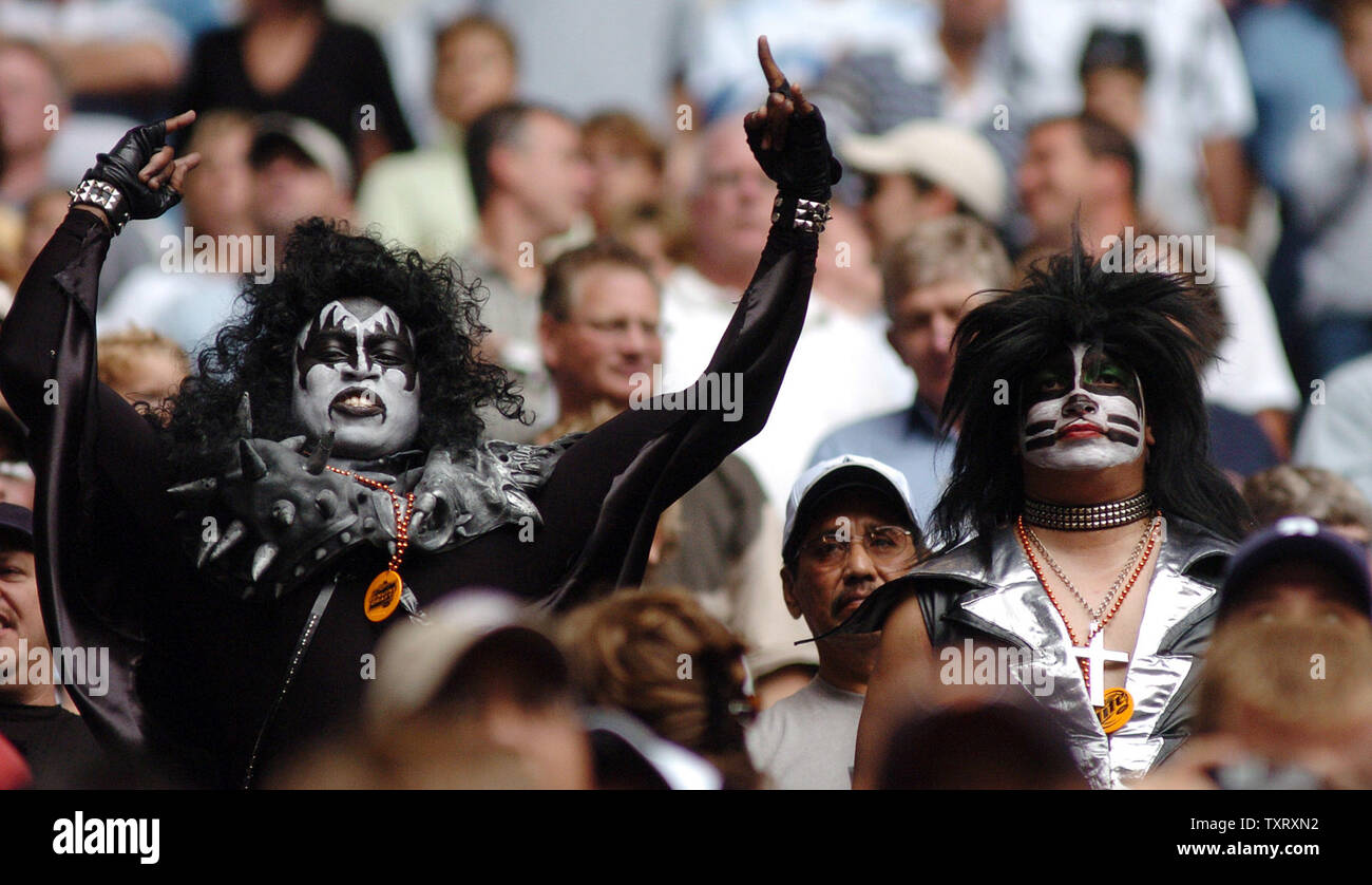 Kiss In Concert Fans Costumes