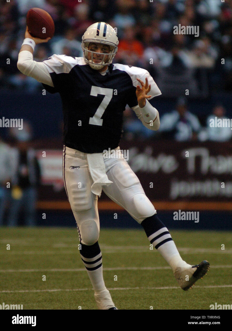 Nfl game day 2004 hi-res stock photography and images - Alamy