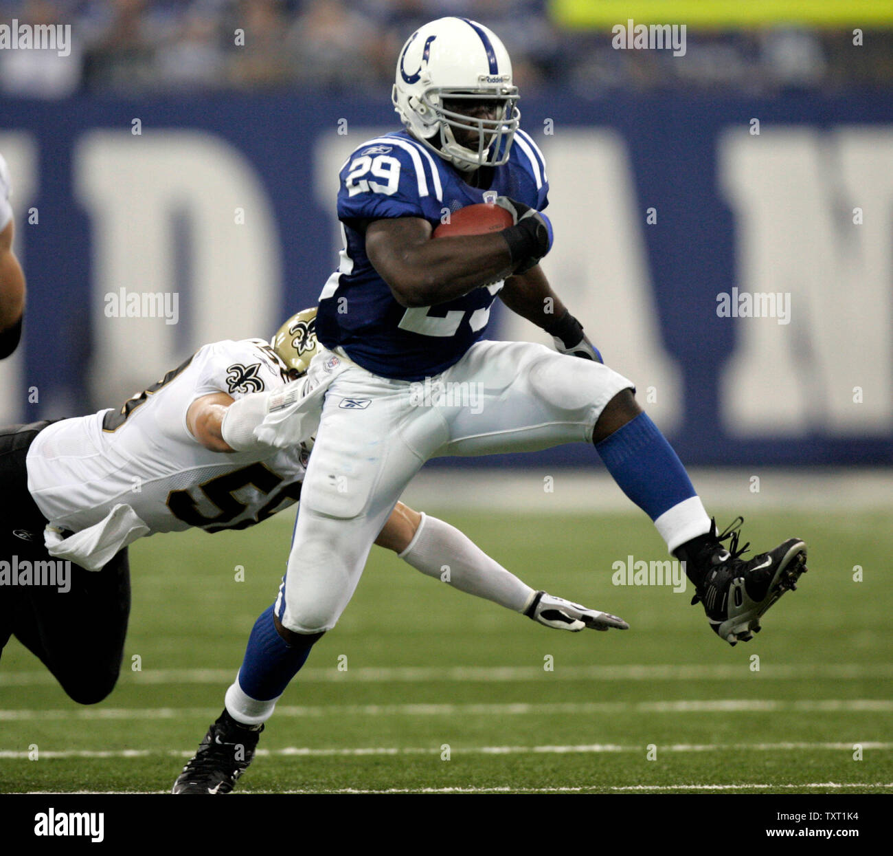 New orleans saints linebacker scott hi-res stock photography and images ...