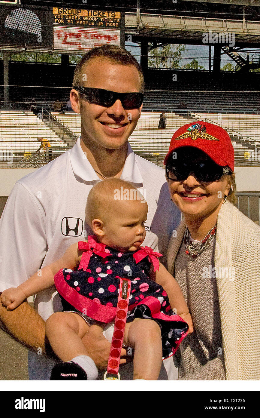 Actress Florence Henderson poses with Indy 500 driver Ed Carpenter and ...