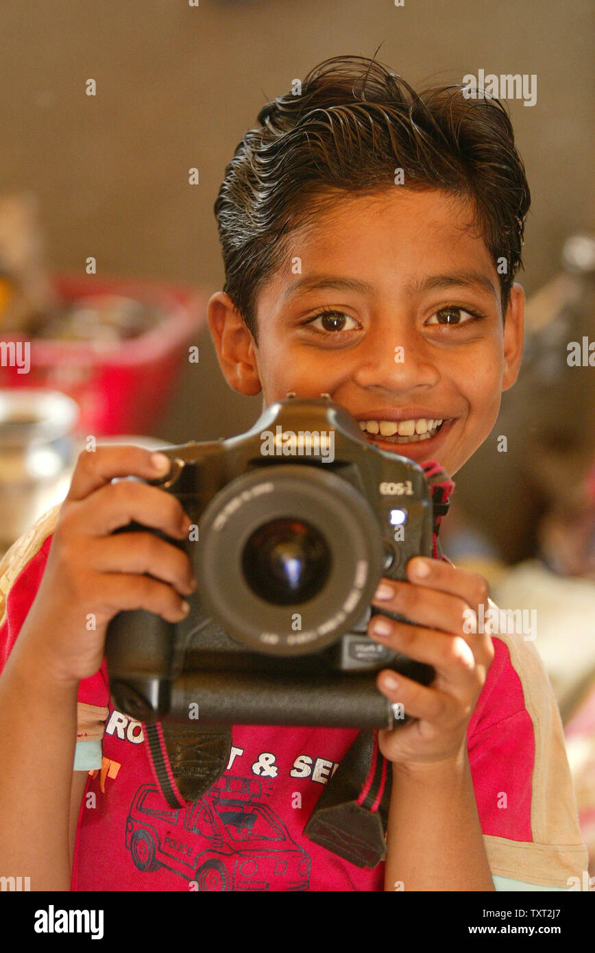 Indian Muslim and "Slumdog Millionaire" child actor Mohammed Azharuddin ...