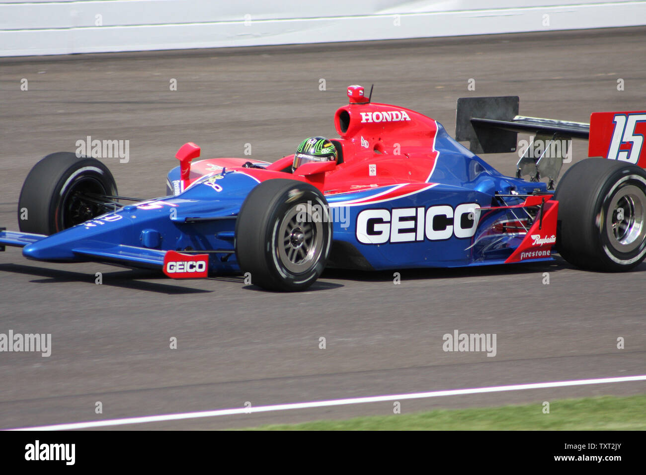 Paul Tracy streaks through the north short chute while setting the ...