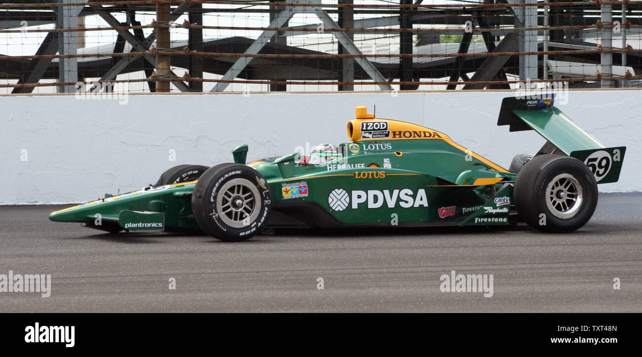 Car hitting wall hi-res stock photography and images - Alamy