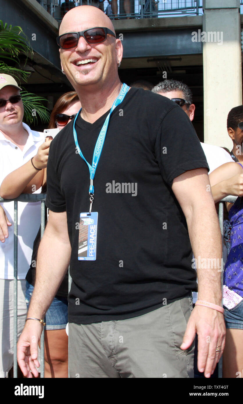 Actor and comedian Howie Mandel walks the red carpet before the ...