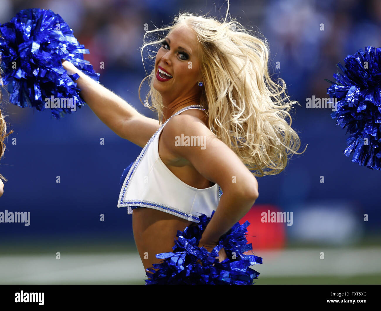 Indianapolis Colts cheer leaders cheer for their team against the ...