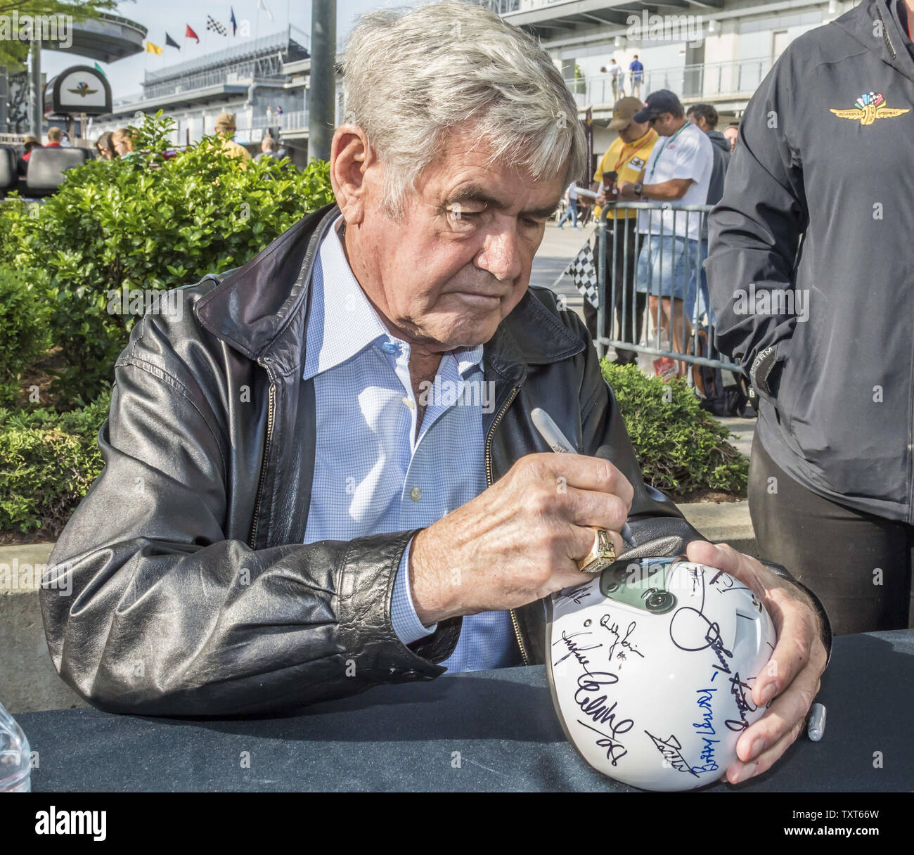 Four time Indy 500 winner Al Unser signs a helmet on Legends Day of ...
