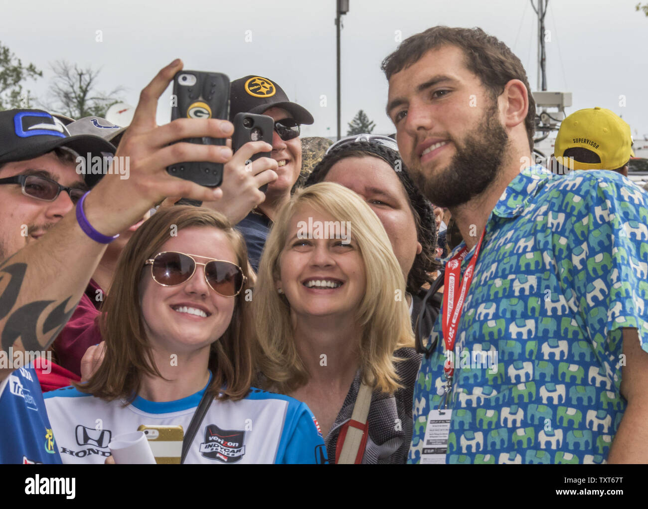 Fans Joan and Laura Starnes do a selfie with Indianapolis Colts ...