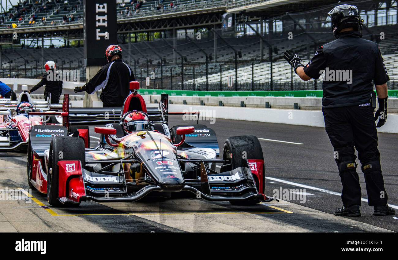 Mikhail Aleshin (7) and Jack Hawksworth (41) await the signal for the ...