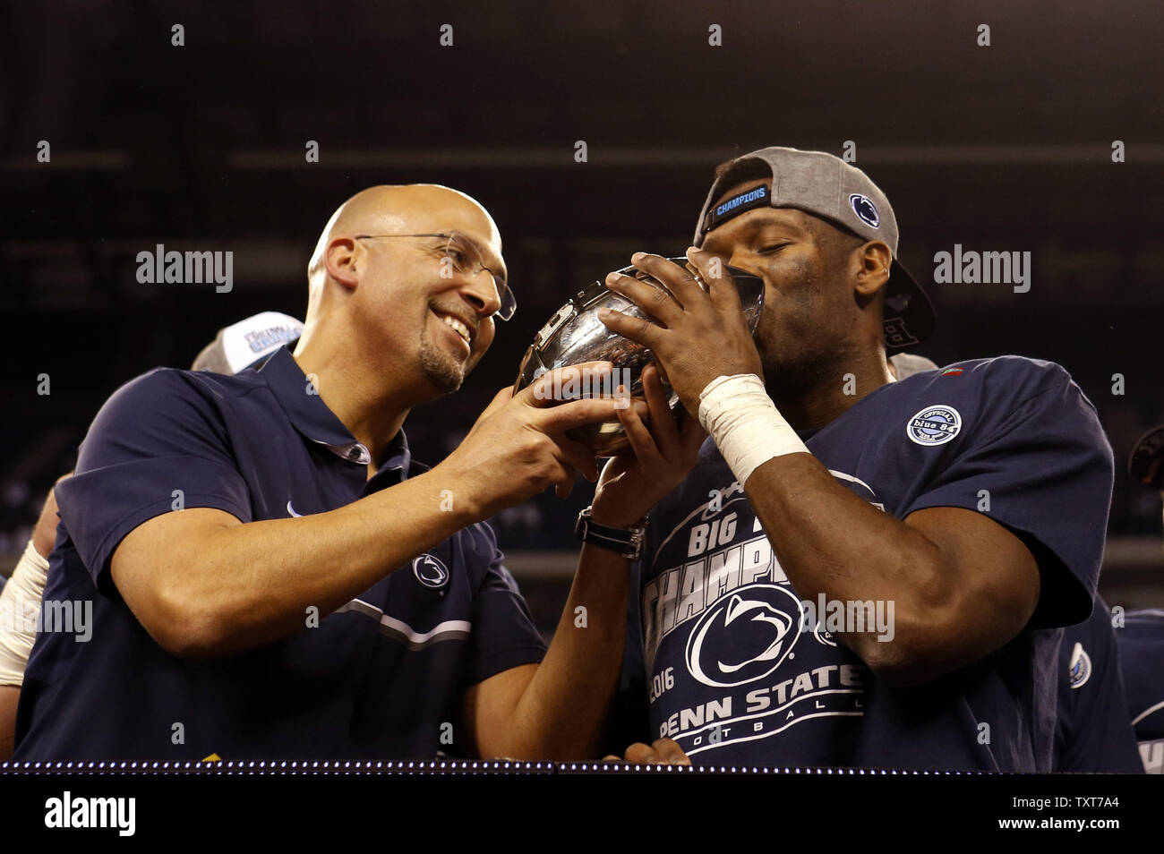 Big ten trophy hi-res stock photography and images - Alamy