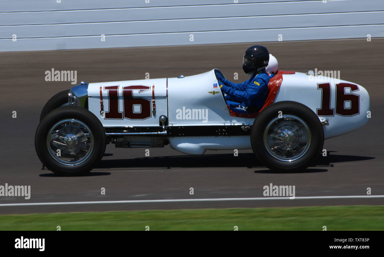 Vintage car speedway hi-res stock photography and images - Alamy