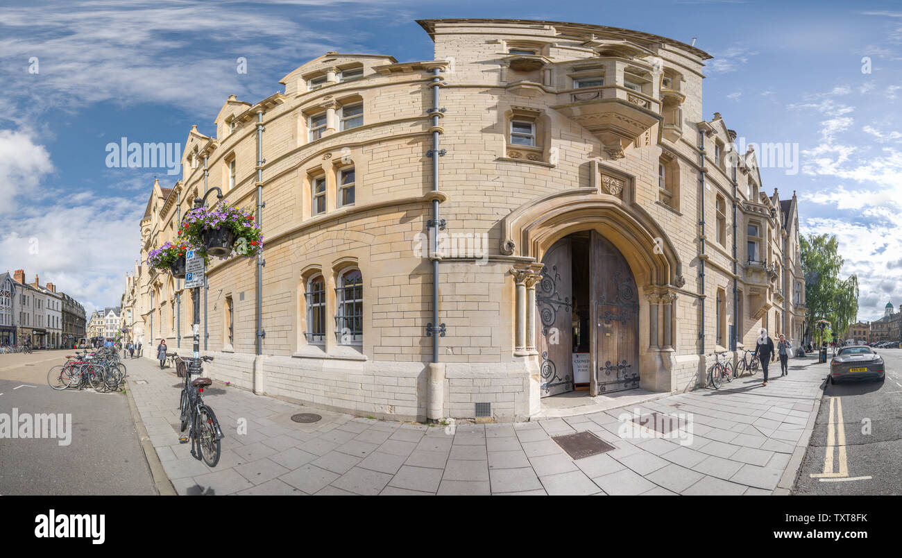 Entrance and exterior facade of Balliol college, Oxford university ...