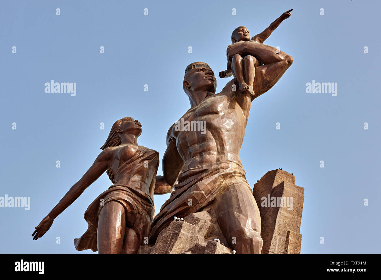Le monument de la renaissance africaine dakar hi-res stock photography ...