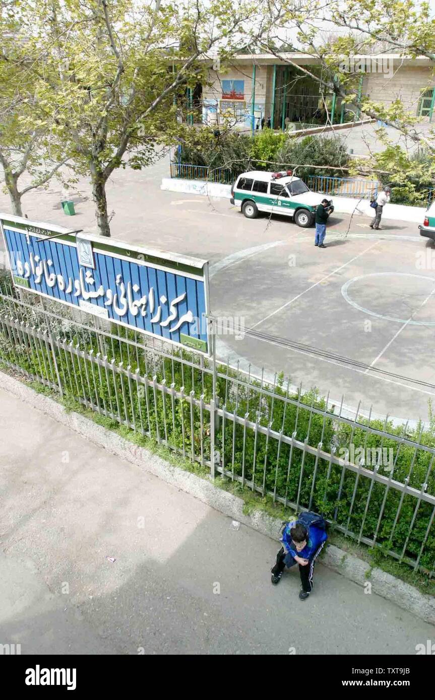 Negotiator police hi-res stock photography and images - Alamy