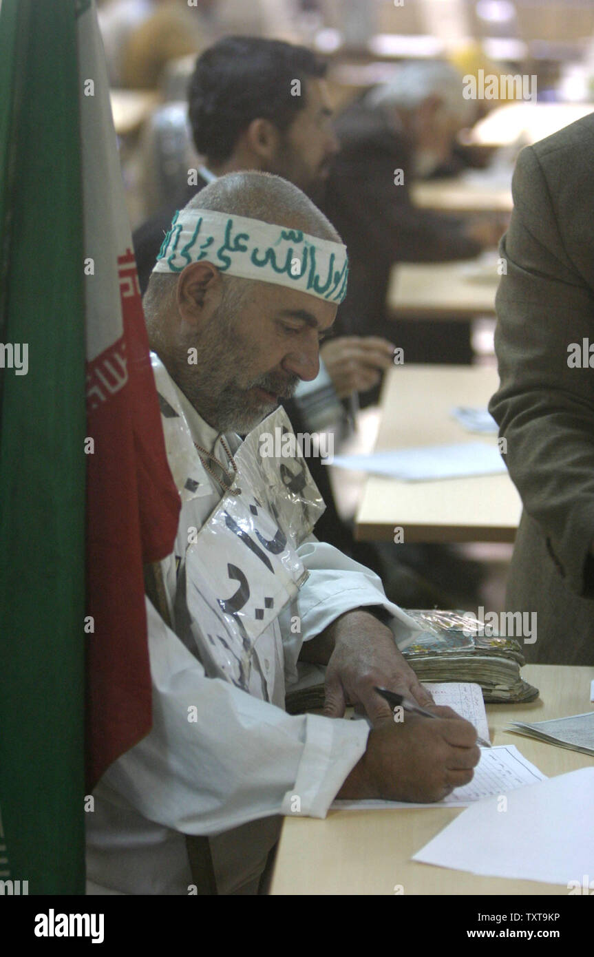 Wearing a sash hi-res stock photography and images - Alamy