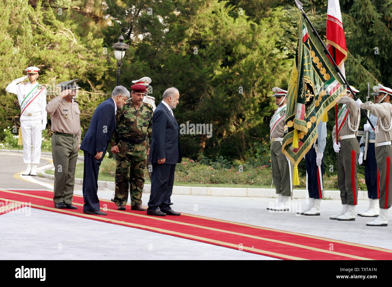 Iraqi Prime Minister, Ibrahim al-Jaafari (right) and Iranian Vice ...