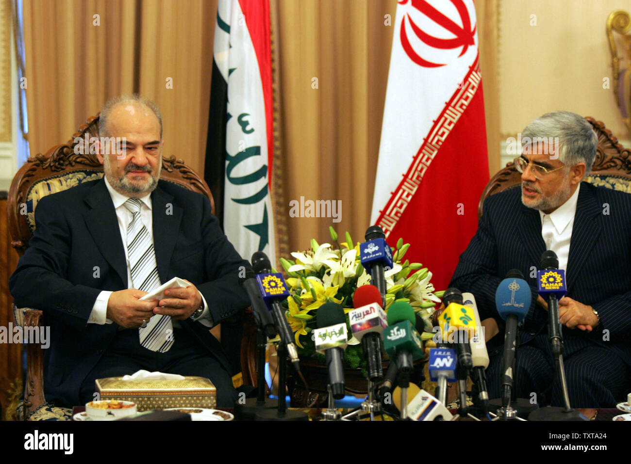 Iranian First Vice-President Mohammad Reza Aref (R) talks with visiting ...