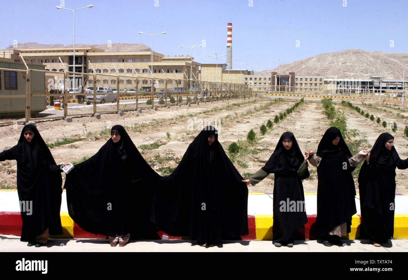 Iranian women form a human chain at the Isfahan Uranium Conversion ...