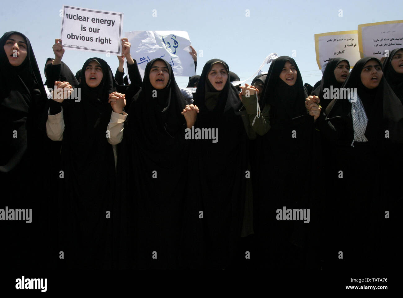 Iranian women form a human chain at the Isfahan Uranium Conversion ...