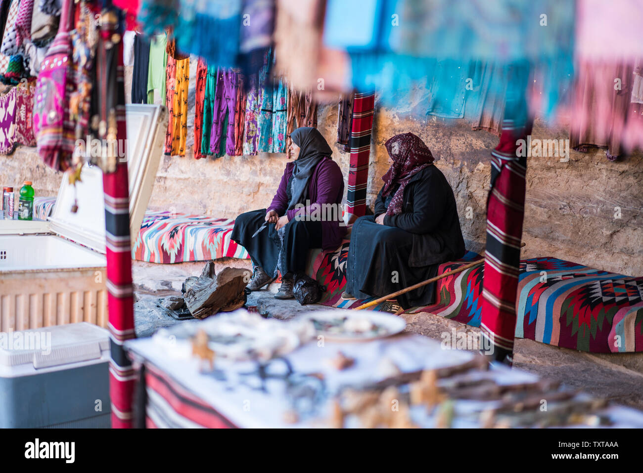 Local people in the Petra, Jordan Stock Photo - Alamy