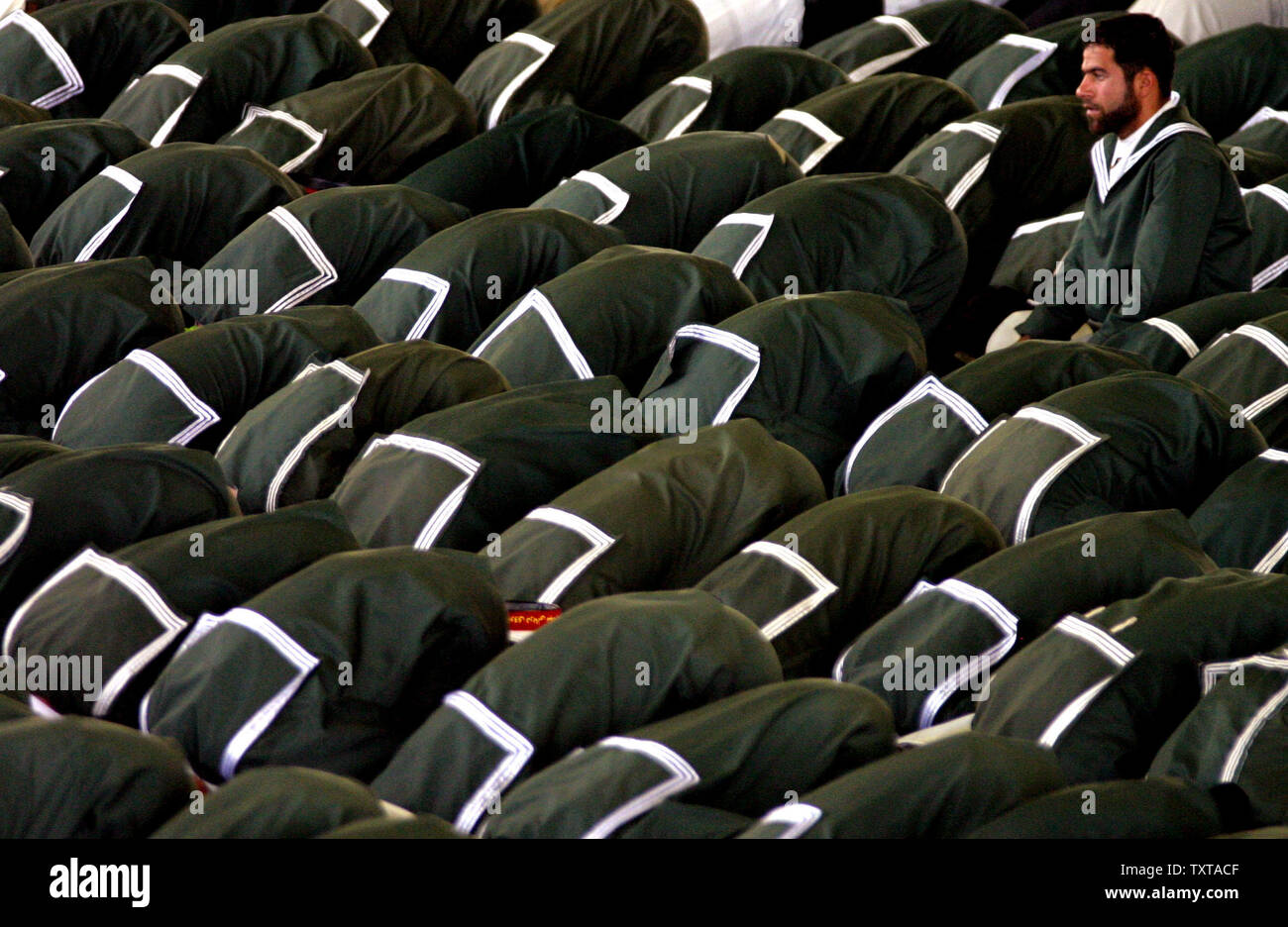 Soldiers prayer iran hi-res stock photography and images - Alamy