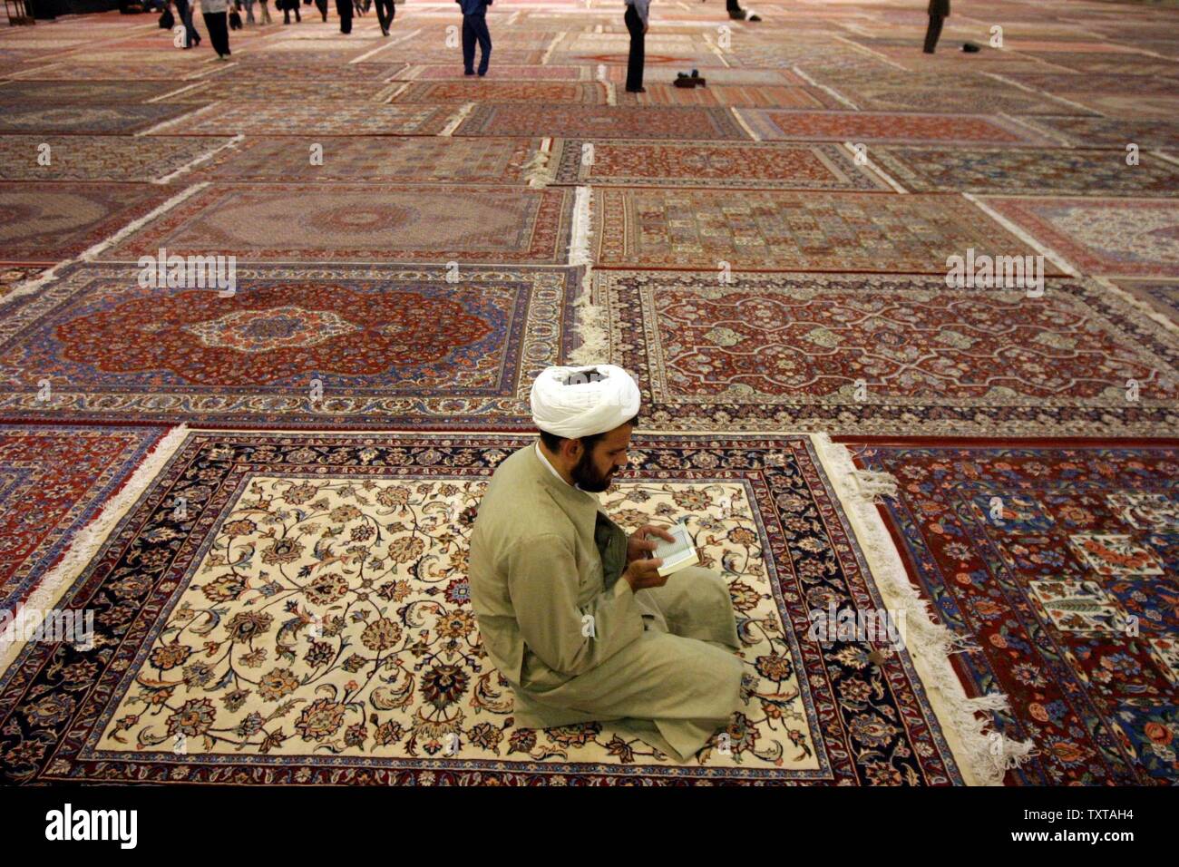An Iranian clergyman prays at the Imam Khomeini (Iran's late leader ...
